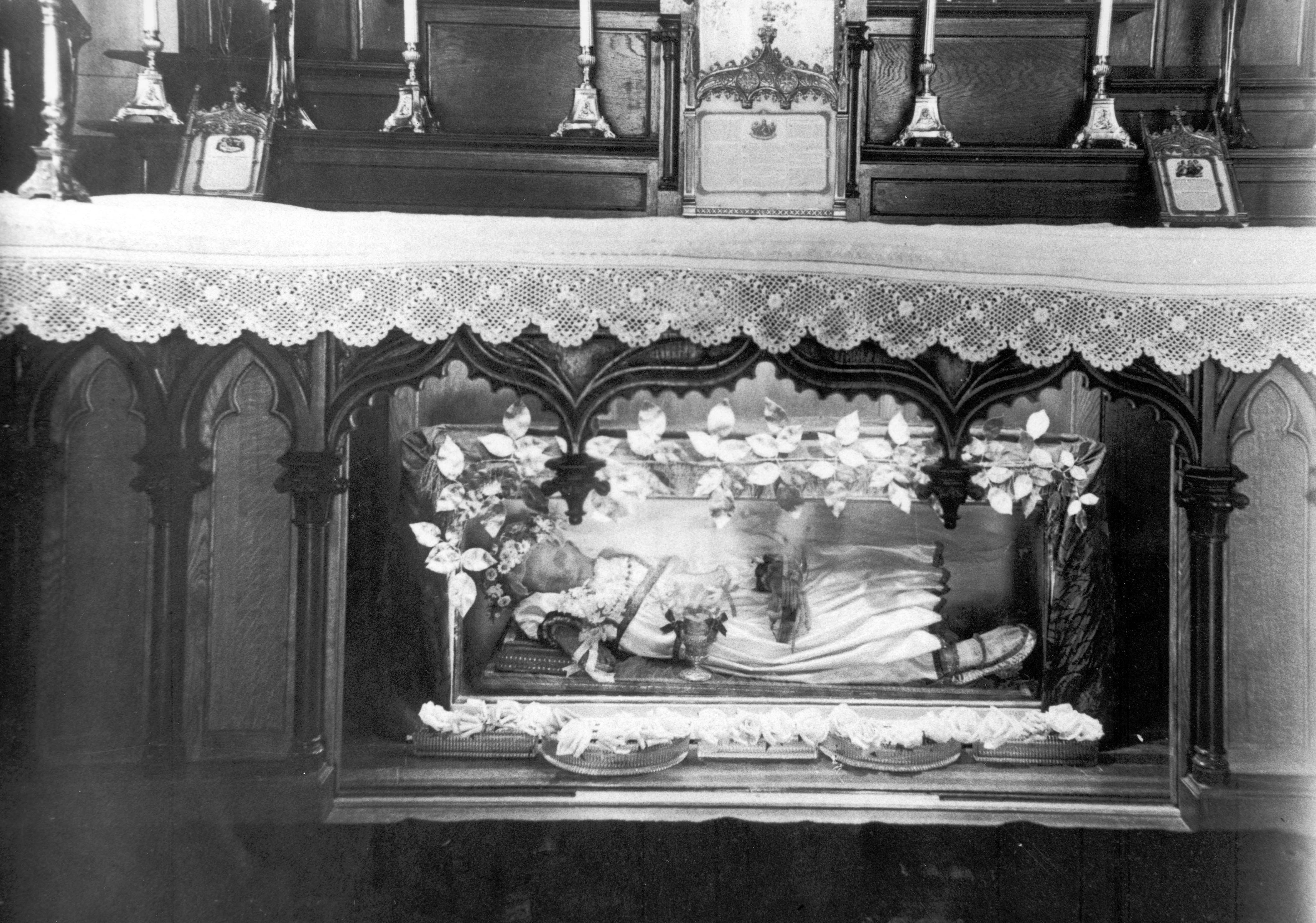 Estibaus » Santa Columba, mártir, en la parroquia de San Luis de Herrera